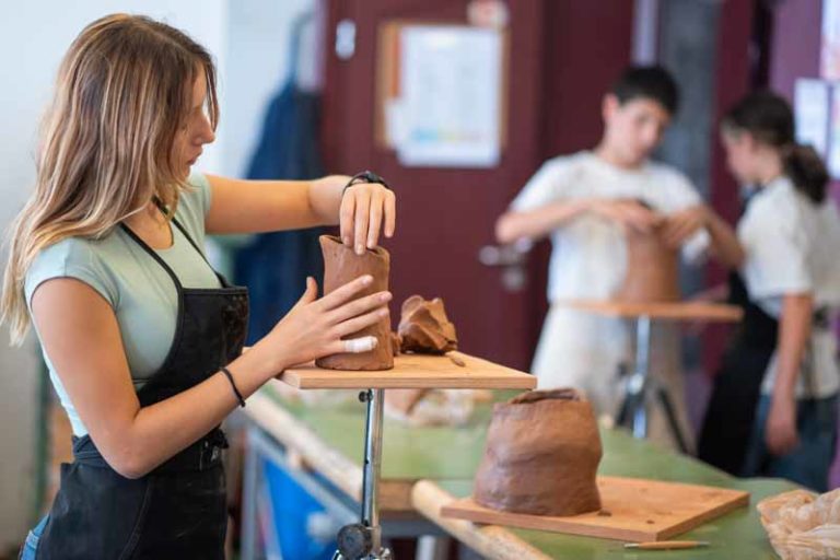 Create and Model with the Earth Workshop - Rudolf Steiner | École Genève